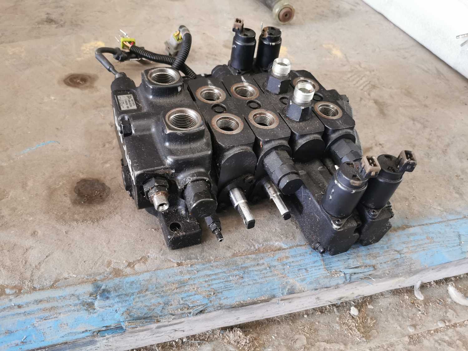 JCB Valve Block