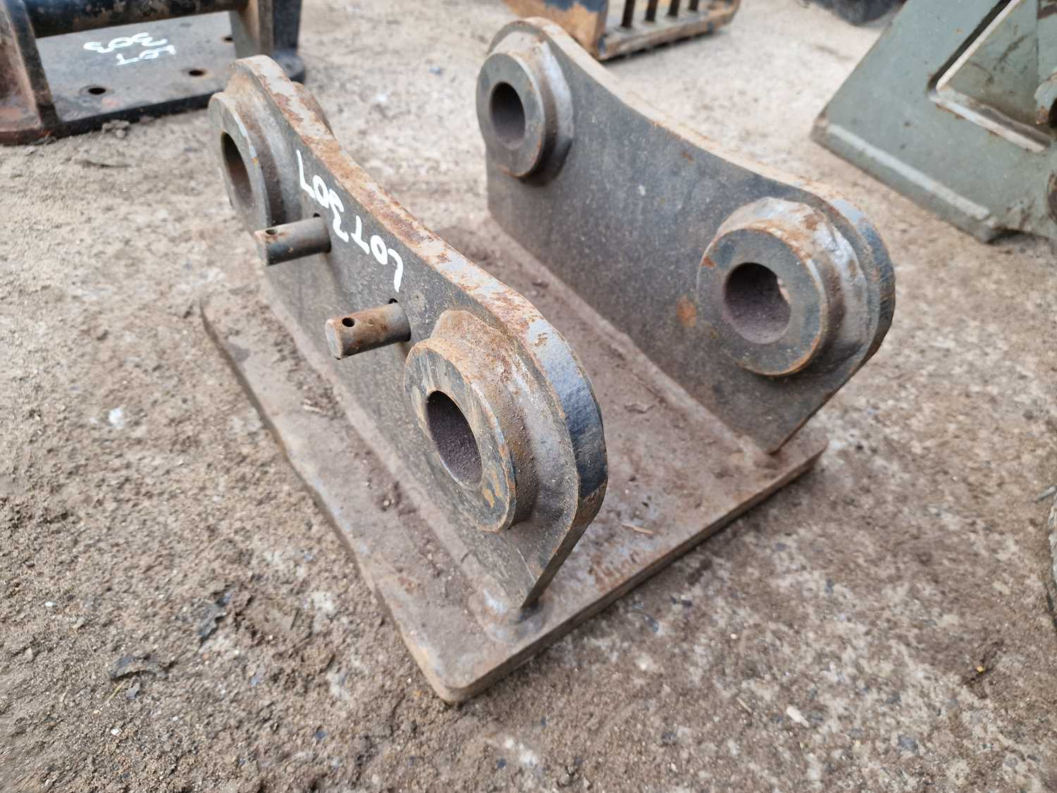 Lot 307 - Head Stock 45mm Pin to suit 4-6 Ton