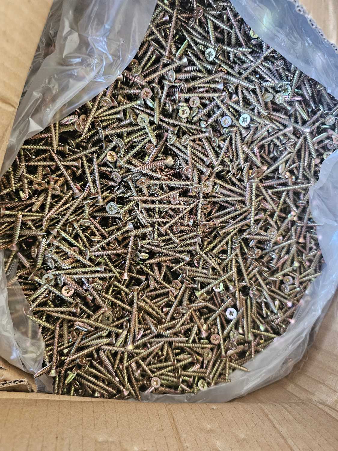 Unused Box of 4x35 Chipboard Screws (25kg) (4 of)