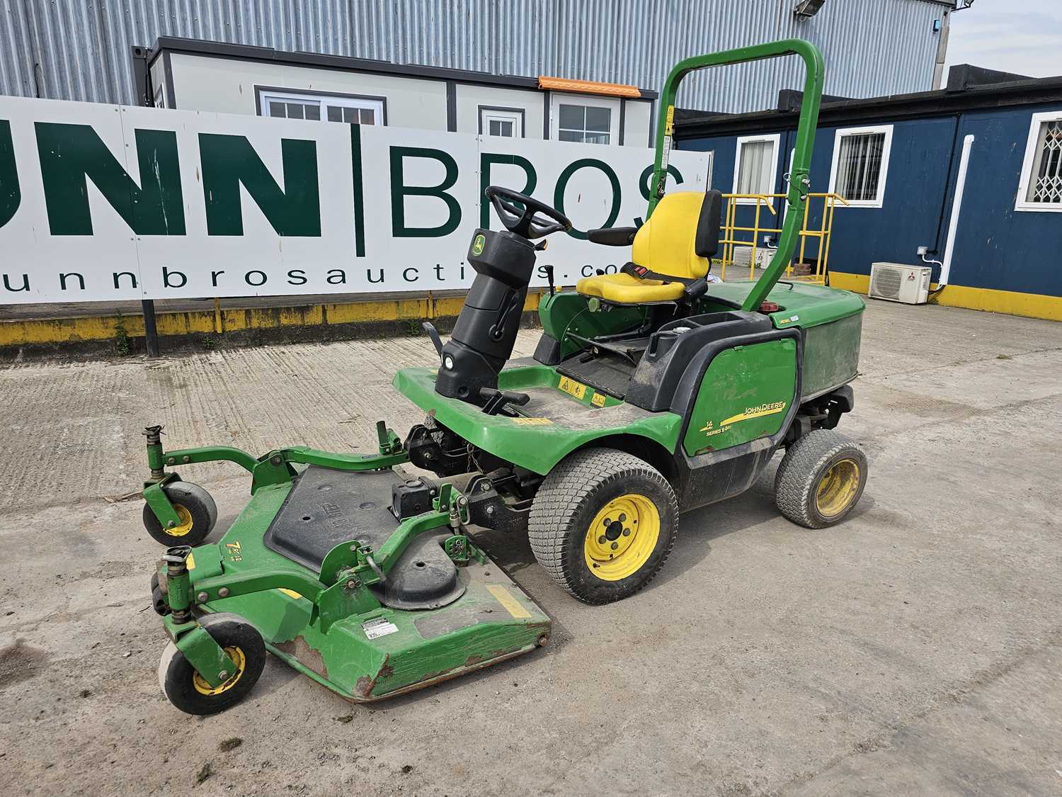 Lot 165 - John Deere F1445 Diesel 4WD Ride On Lawn