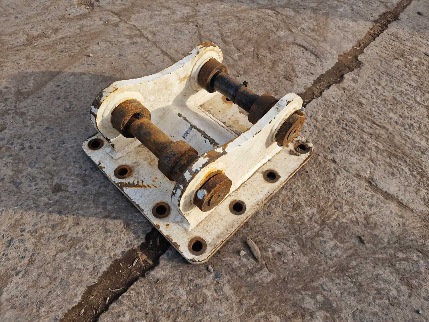 Lot 331 - Unused Head Stock 45mm Pin to suit 4-6 Ton