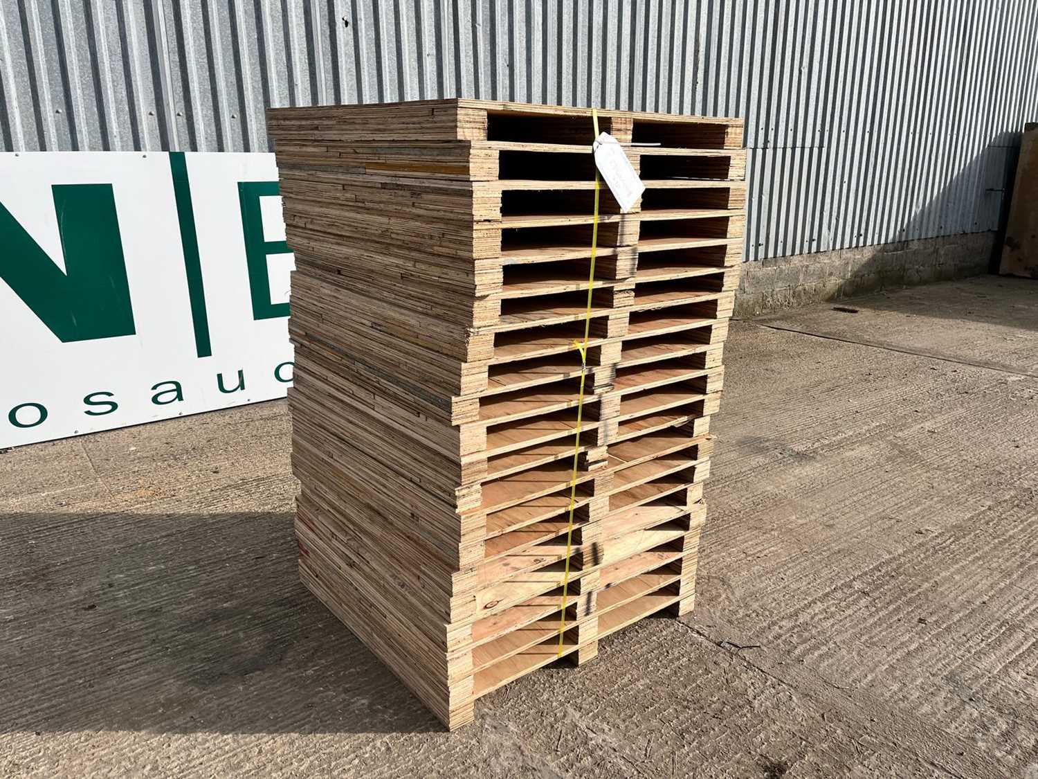 Lot 96 - Stack of Pallets 1M x 1M (20 Of)