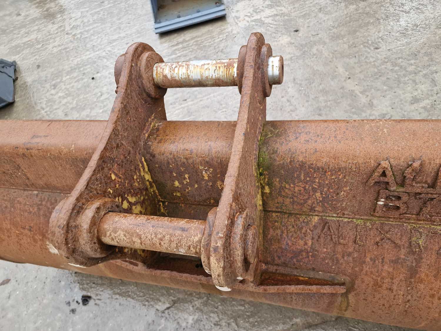 Lot 352 - Geith 72" Grading Bucket 65mm Pin to suit 13