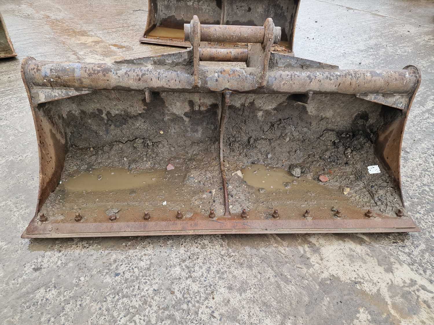 Lot 355 - Euro-Fab 70" Grading Bucket 65mm Pin to suit