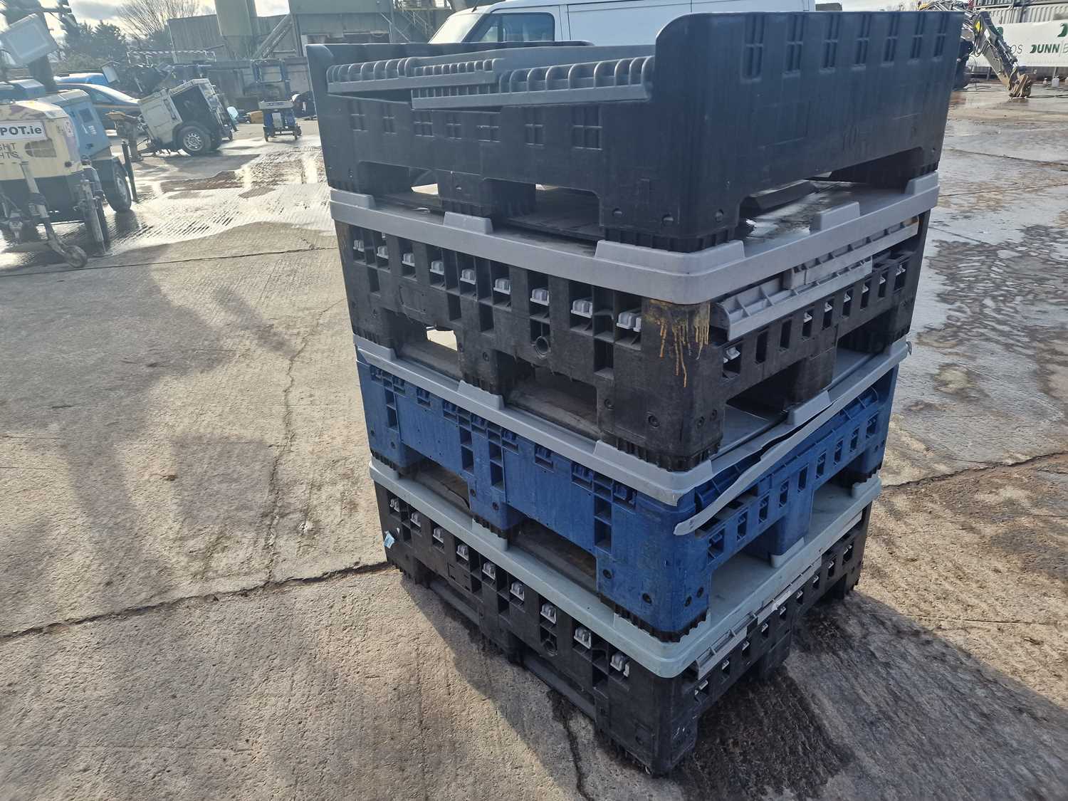 Lot 479 - 120cm x 100cm Plastic Collapsible Stillage