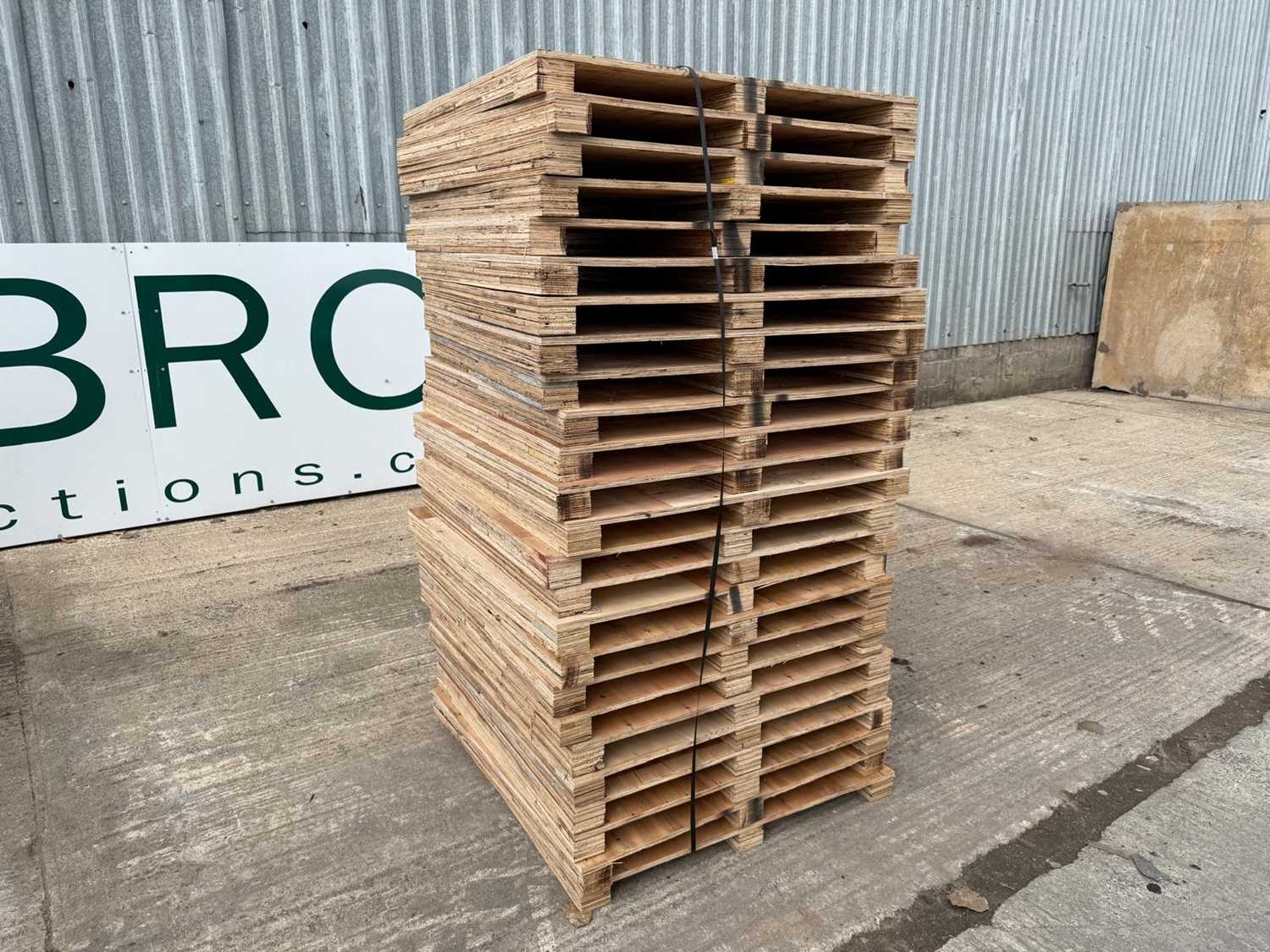 Lot 681 - Stack Of 25 Pallets 1M x 1M