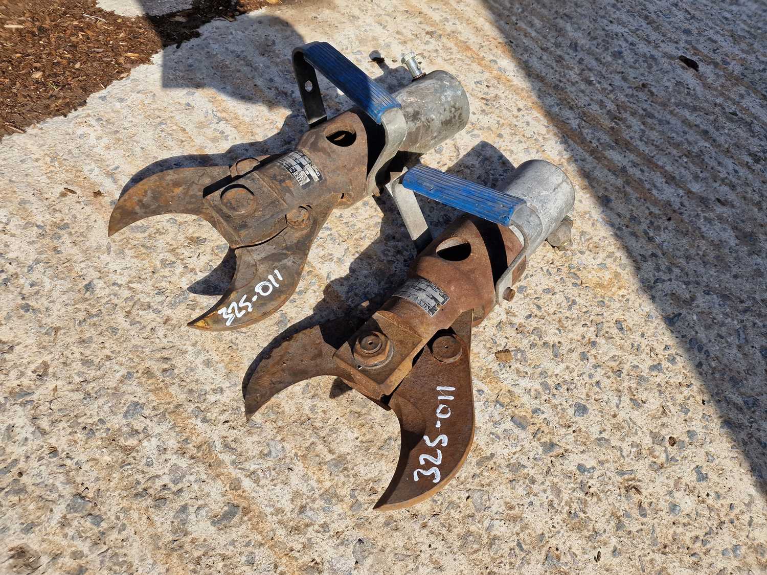 Nike Hydraulics Ltd Hydraulic Hand Held Shear (2 of)