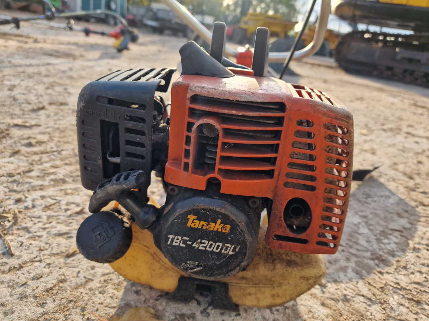 Tanaka TBC-4200DLV Petrol Strimmer