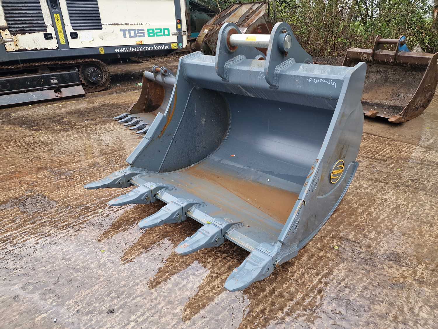 Unused Strickland 66" Digging Bucket 90mm Pin to suit