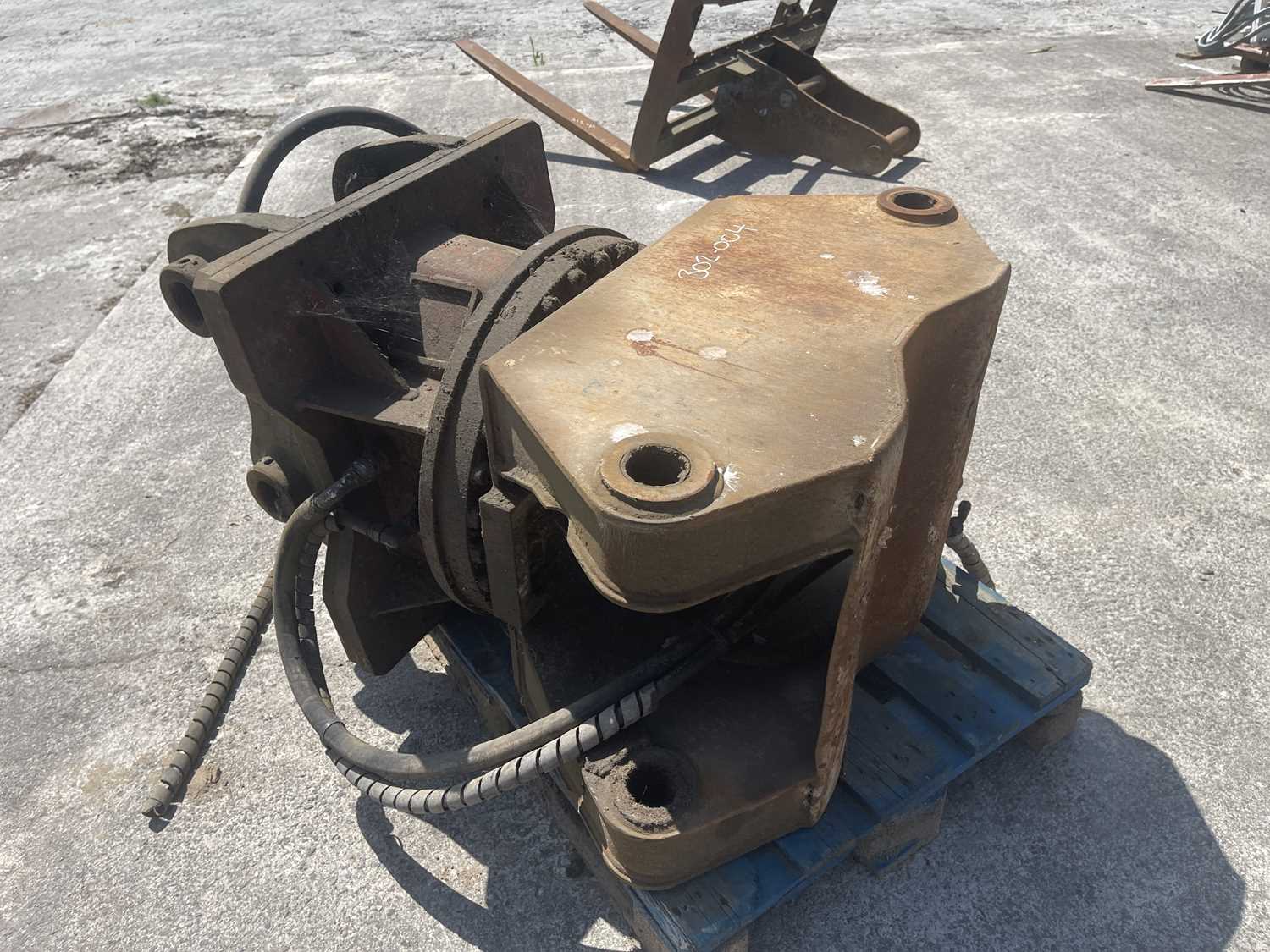 Hydraulic Rotating Selector Grab 65mm Pin to suit 13