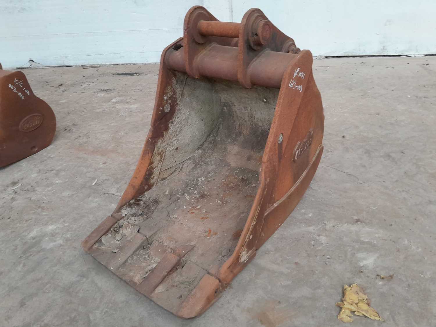 Lot 596 - Geith 36" Digging Bucket 80mm Pin to suit 20