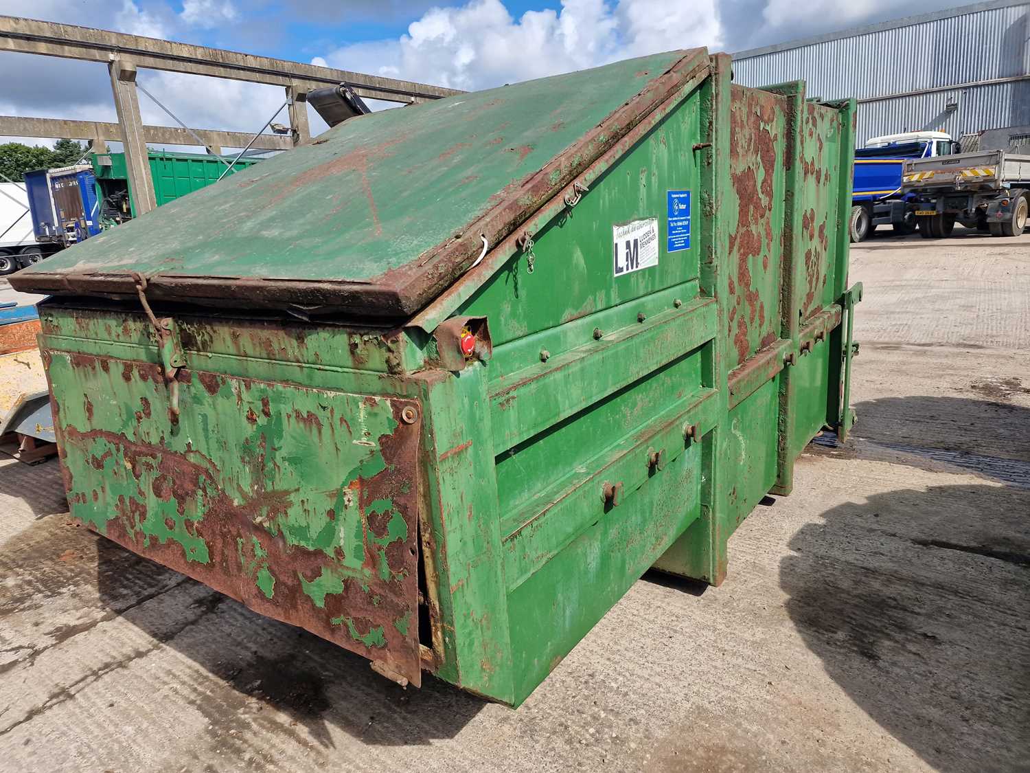 Ludden + Mennekes 400Volt Compactor Skip to suit Skip