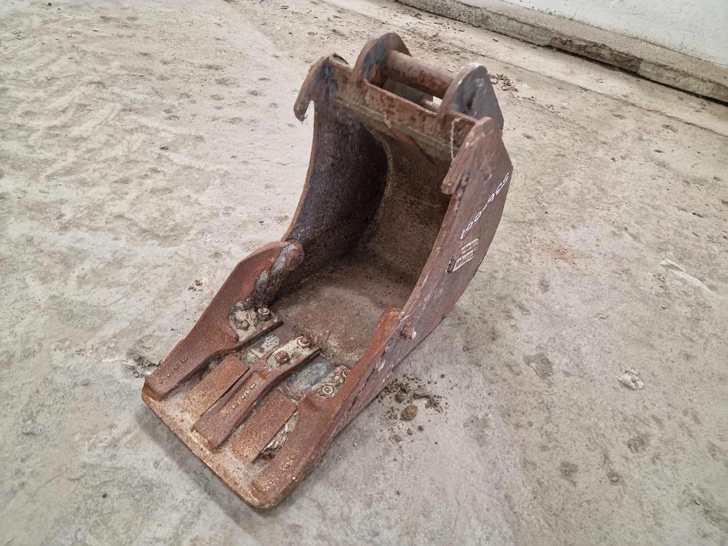 Whites 12" Digging Bucket 40mm Pin to suit Mini