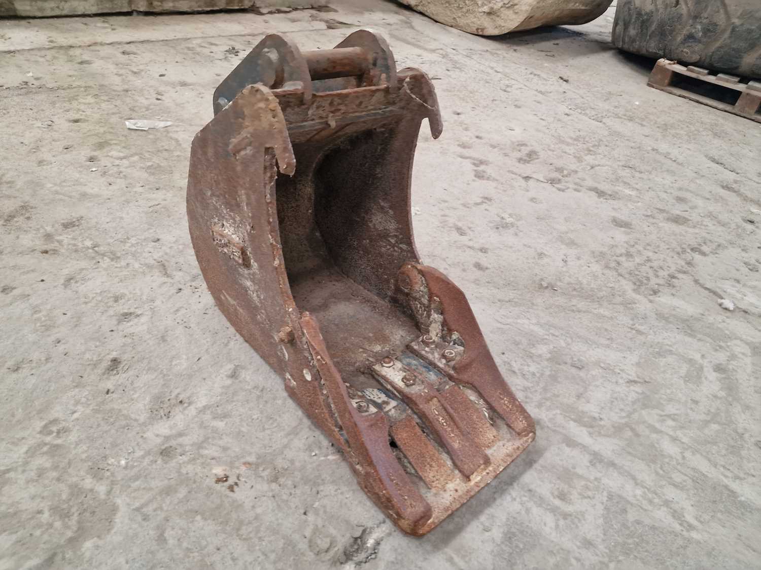 Whites 12" Digging Bucket 40mm Pin to suit Mini