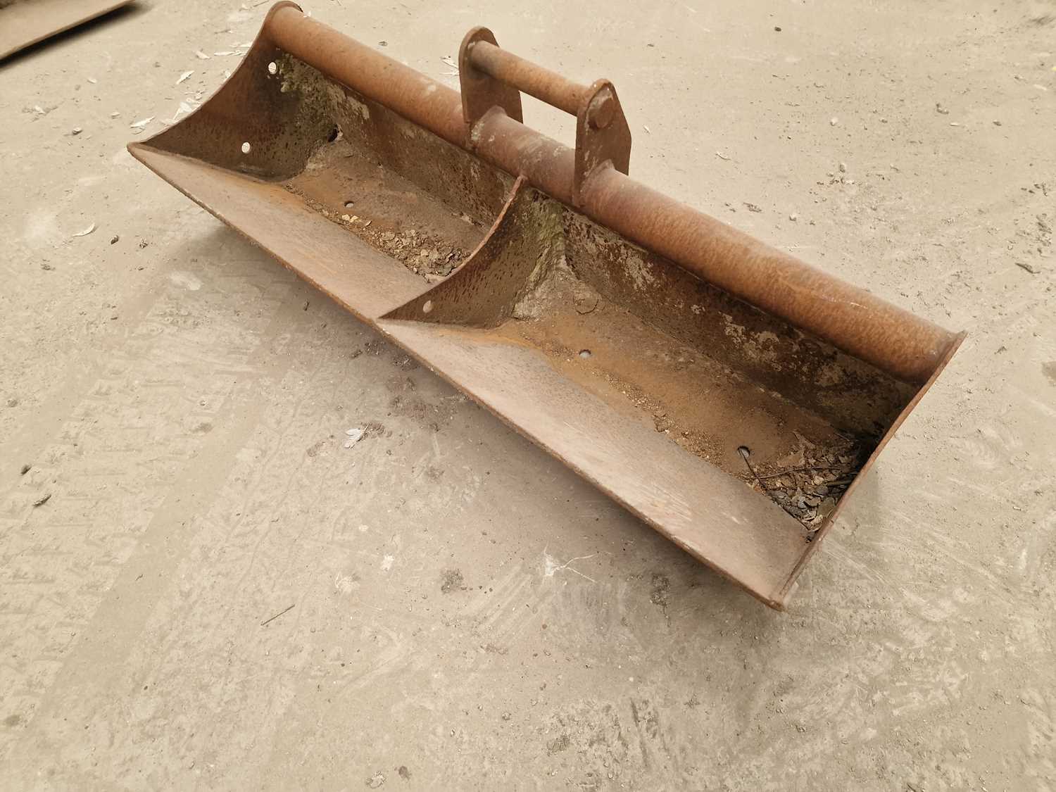 Lot 772 - 52" Grading Bucket 40mm Harford Hitch to