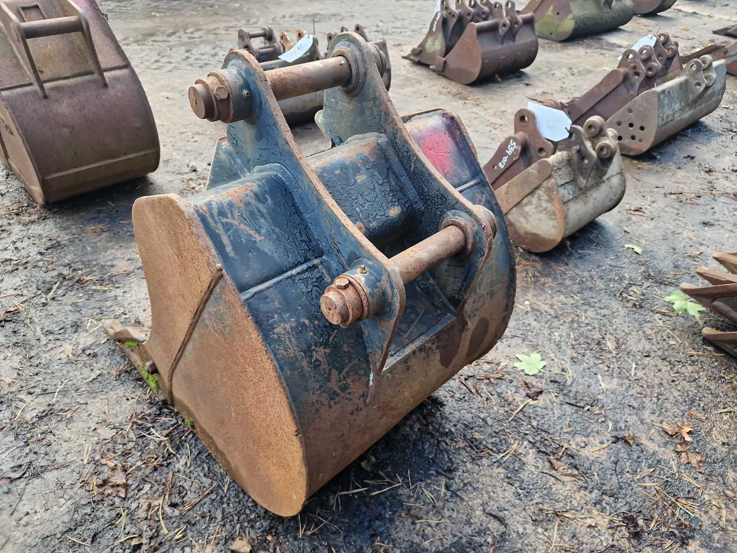Lot 740 - 24" Digging Bucket 45mm Pin to suit 4-6 Ton
