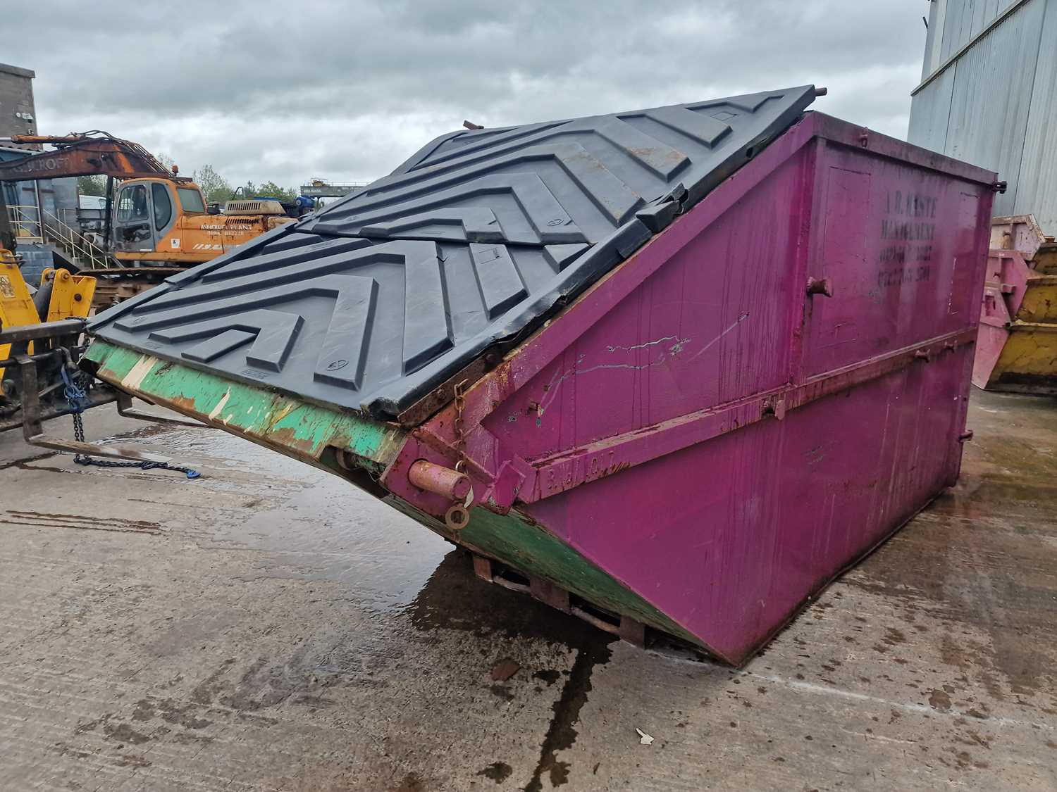 Lot 871 - 16 Yard Enclosed Skip to suit Skip Loader