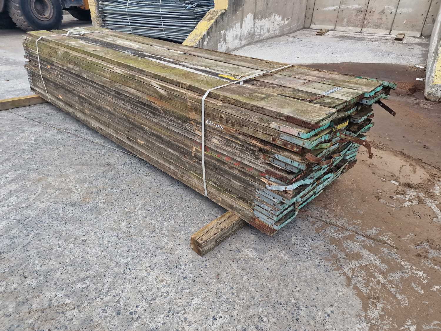 Lot 548 - Bundle of 13' Scaffolding Boards