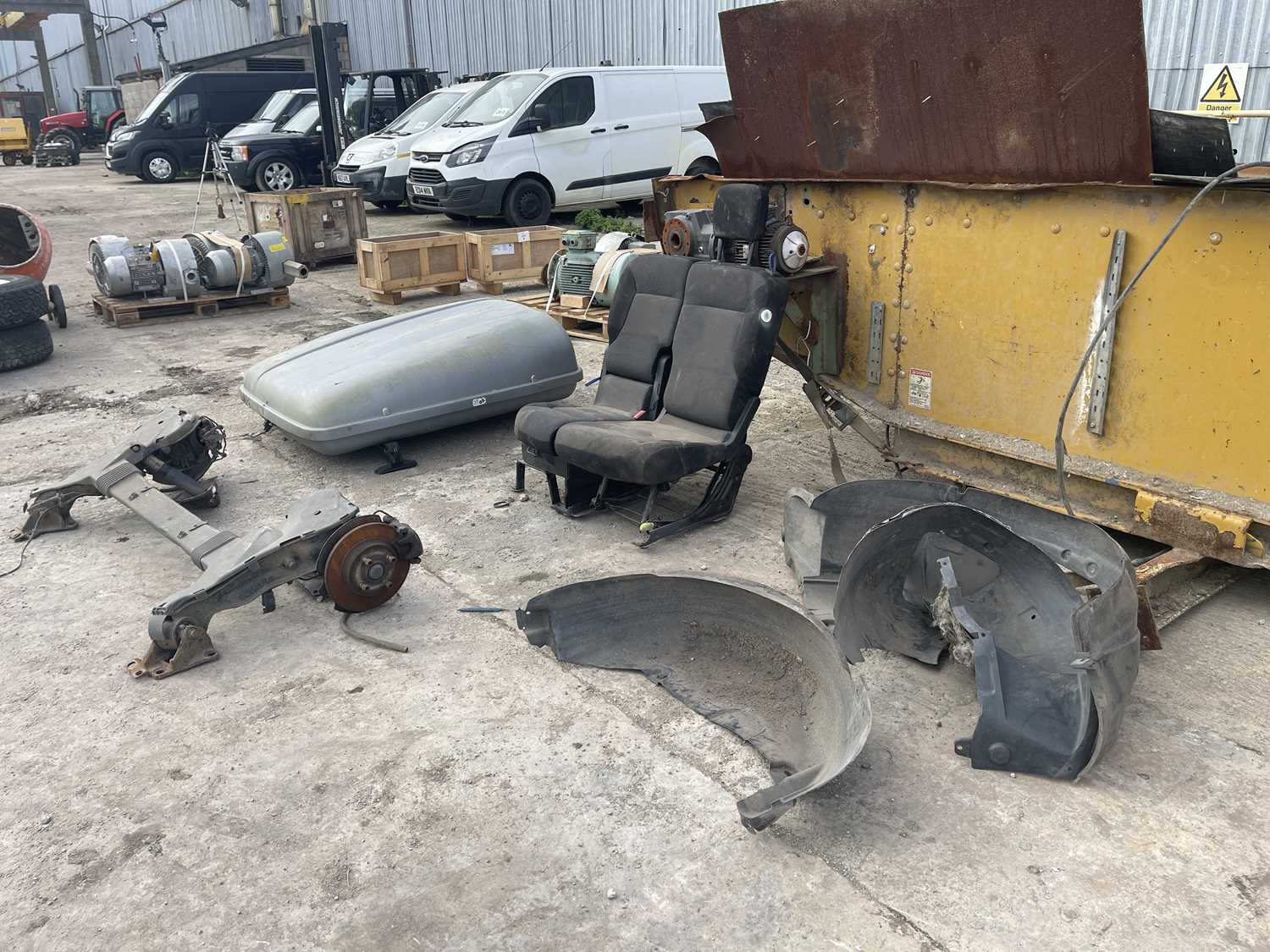 Lot 428 - Various Peugeot Partner Parts