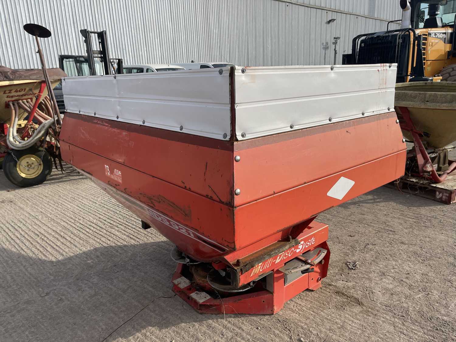 Lot 167 - Kuhn MDS821 PTO Driven Fertiliser Spinner to