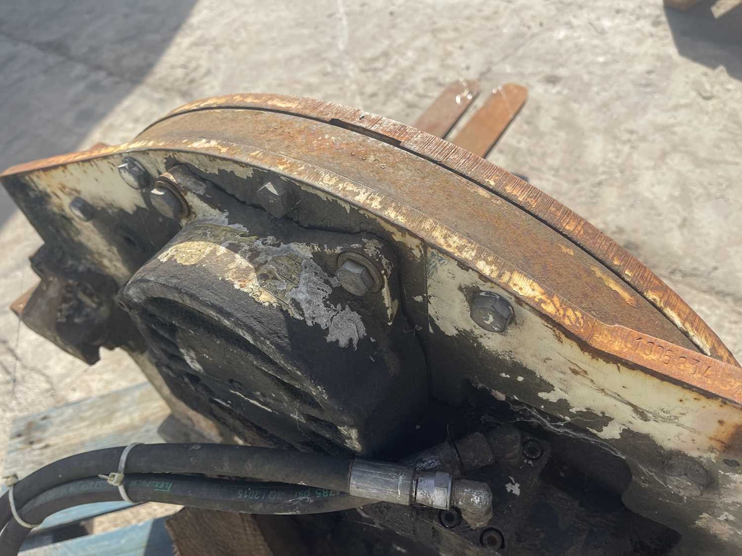 Lot 632 - Hydraulic Rotating Fork Carriage & Forks to