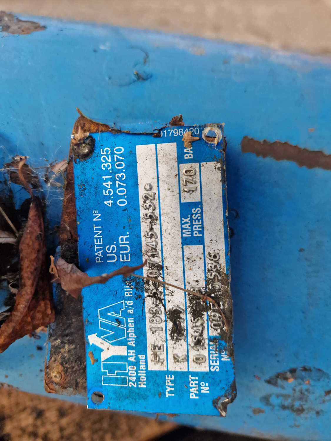 Lot 582 - Tipping Ram