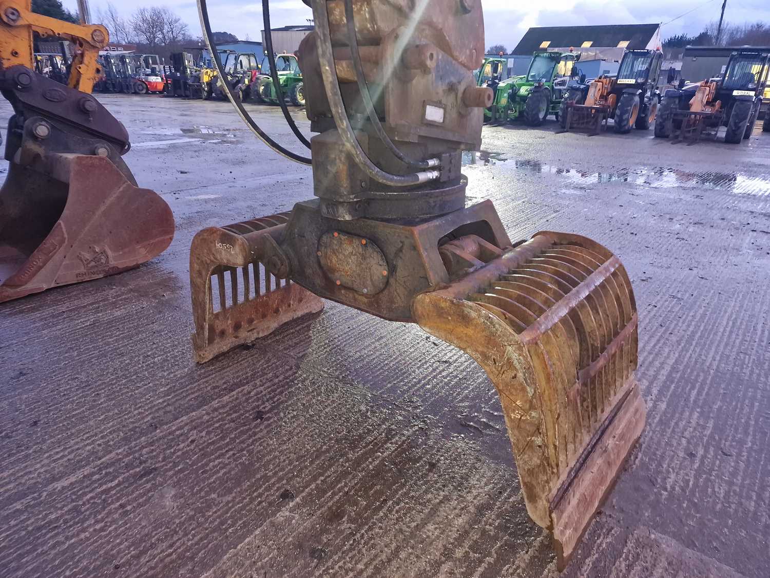 Lot 612 - CAT G315B Hydraulic Rotating Selector Grab