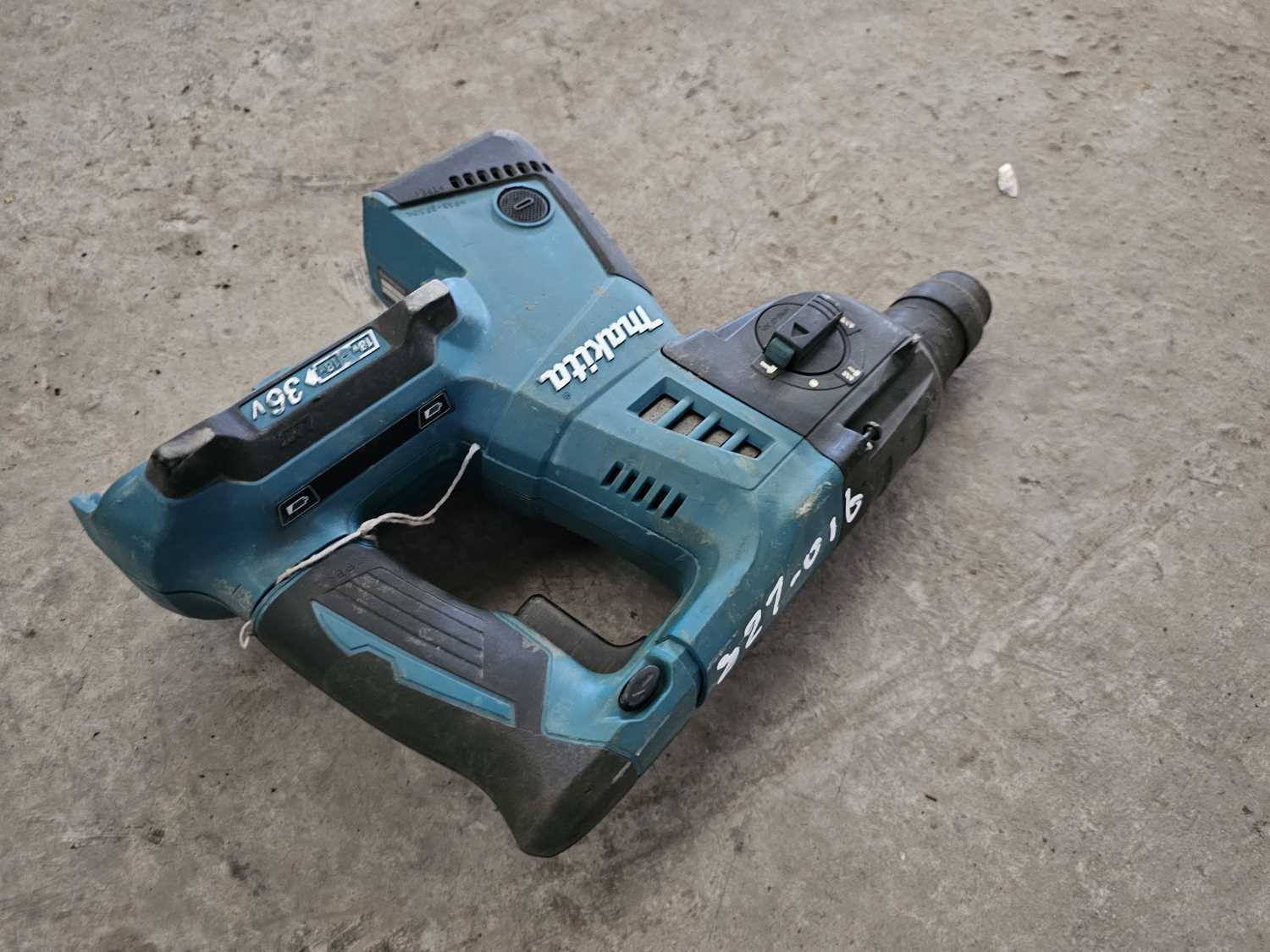 Lot 1 - 2017 Makita DHR263 36Volt Cordless SDS Drill
