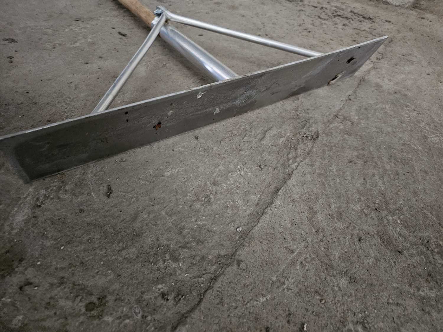 Lot 113 - Unused Concrete Spazzle
