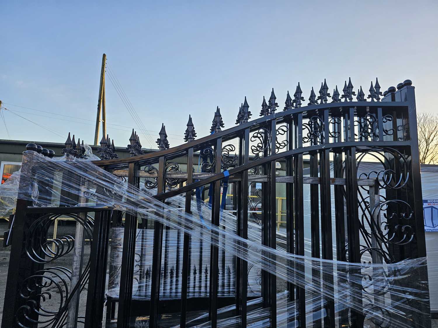 Lot 714 - Unused 7' Bi-Parting Gates (1 Pair) (Star