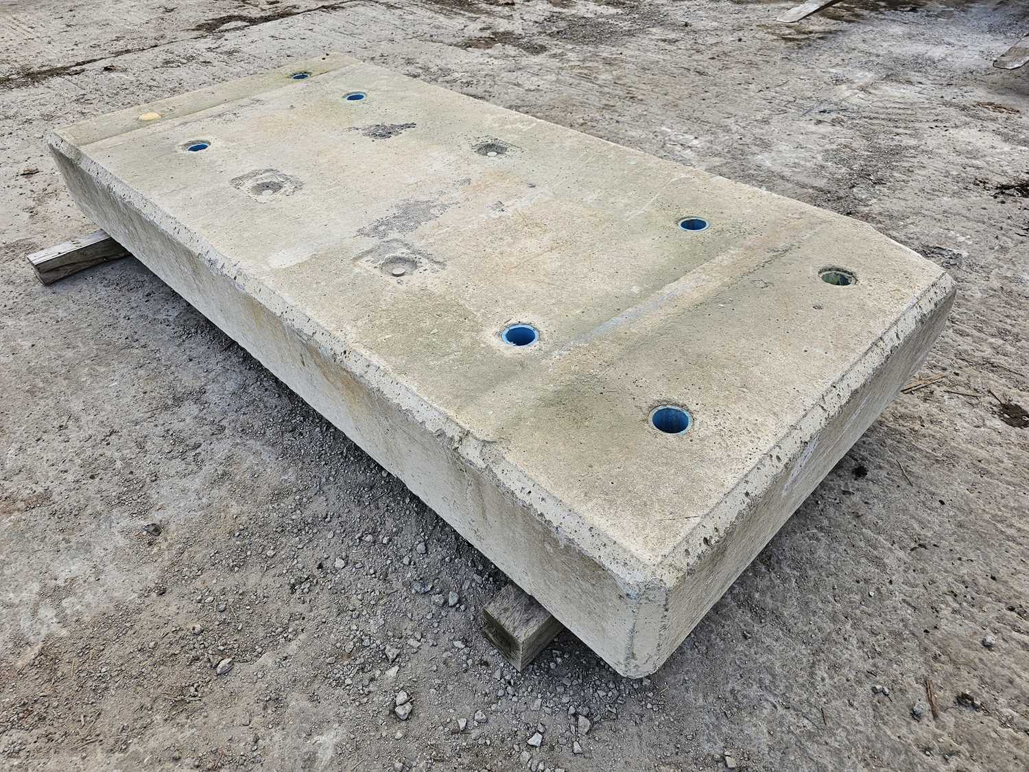 Lot 775 - 2000 x 1000 x 250 Concrete Counter Weight