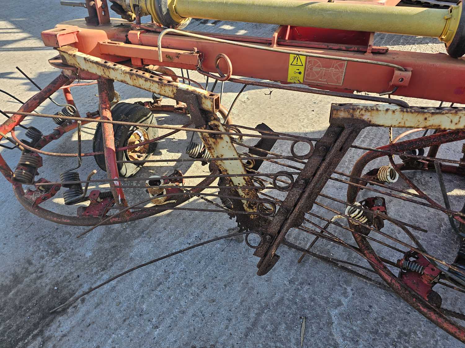 PZ Haybob 380 PTO Driven Telescopic Tedder to suit 3