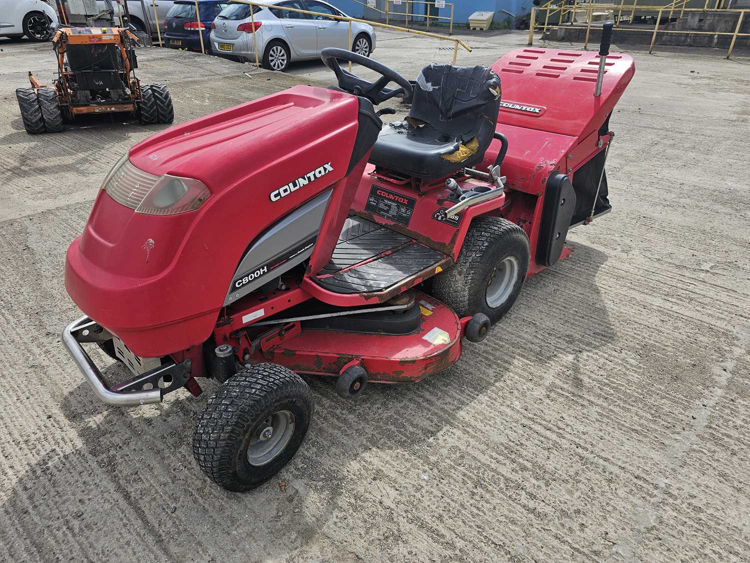 Lot 137 - Countax C800H Petrol Ride on Lawnmower,