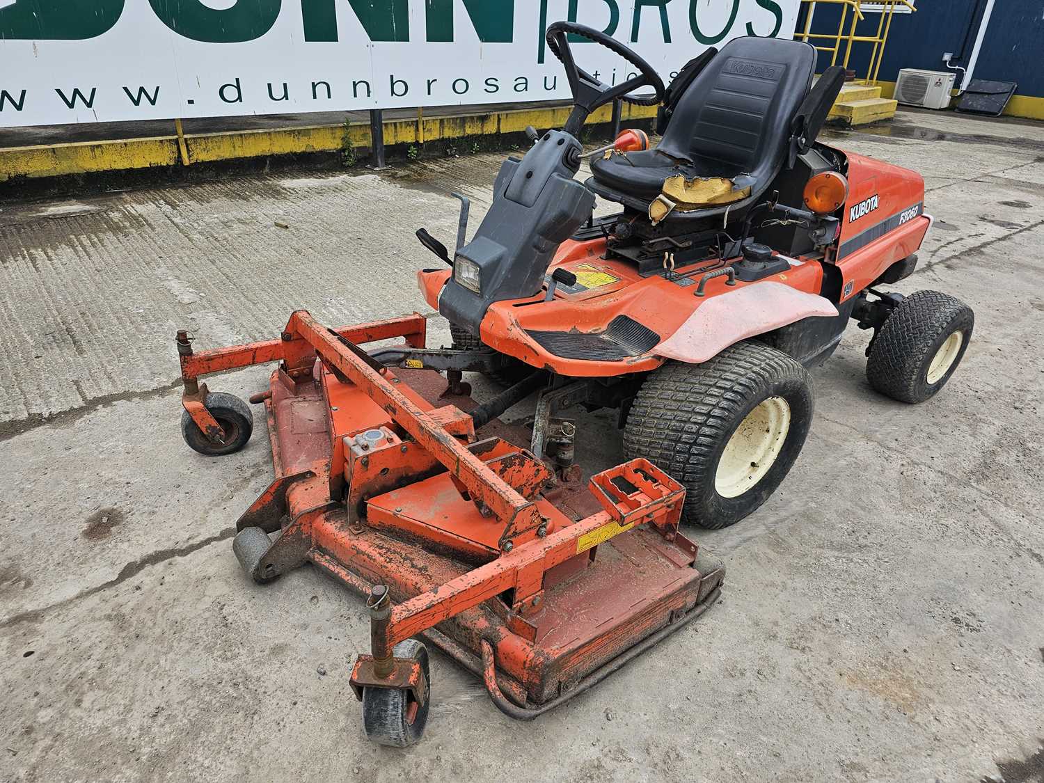 Lot 68 - 1999 Kubota F3060 Diesel 4WD Ride on Lawn