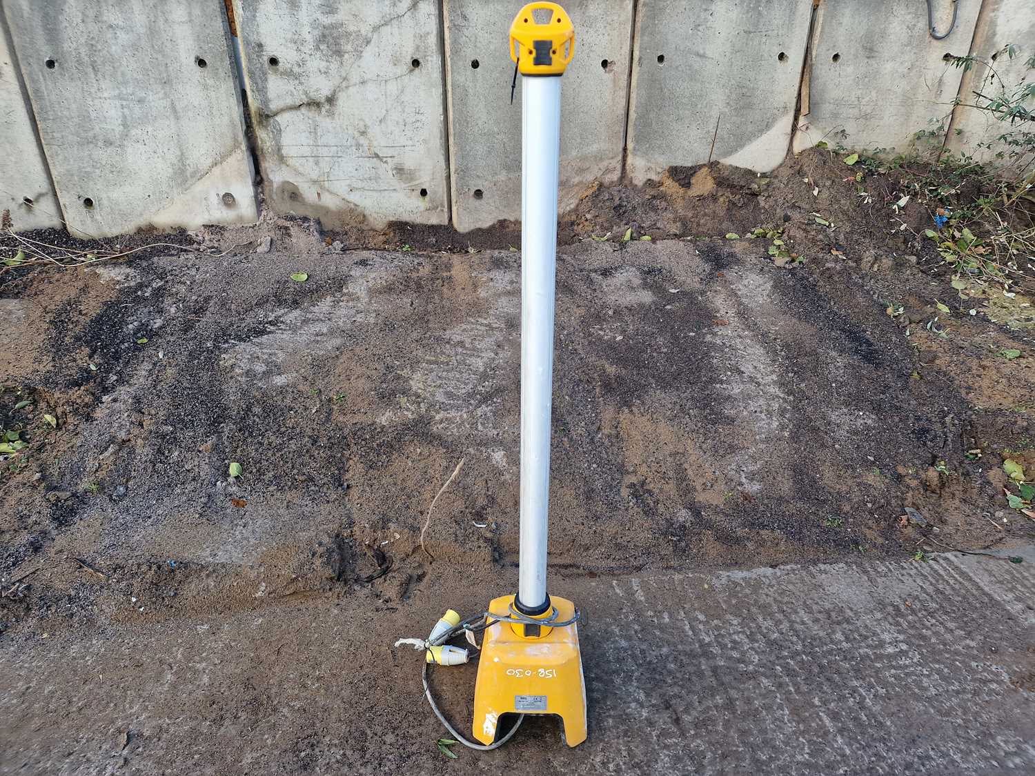 Lot 14 - Defender Upright V3 110Volt Upright