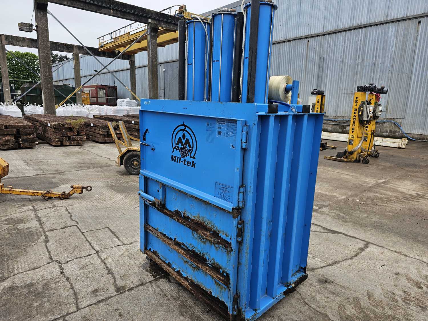 2005 Mil-tek BP509 Pneumatic Cardboard Baler