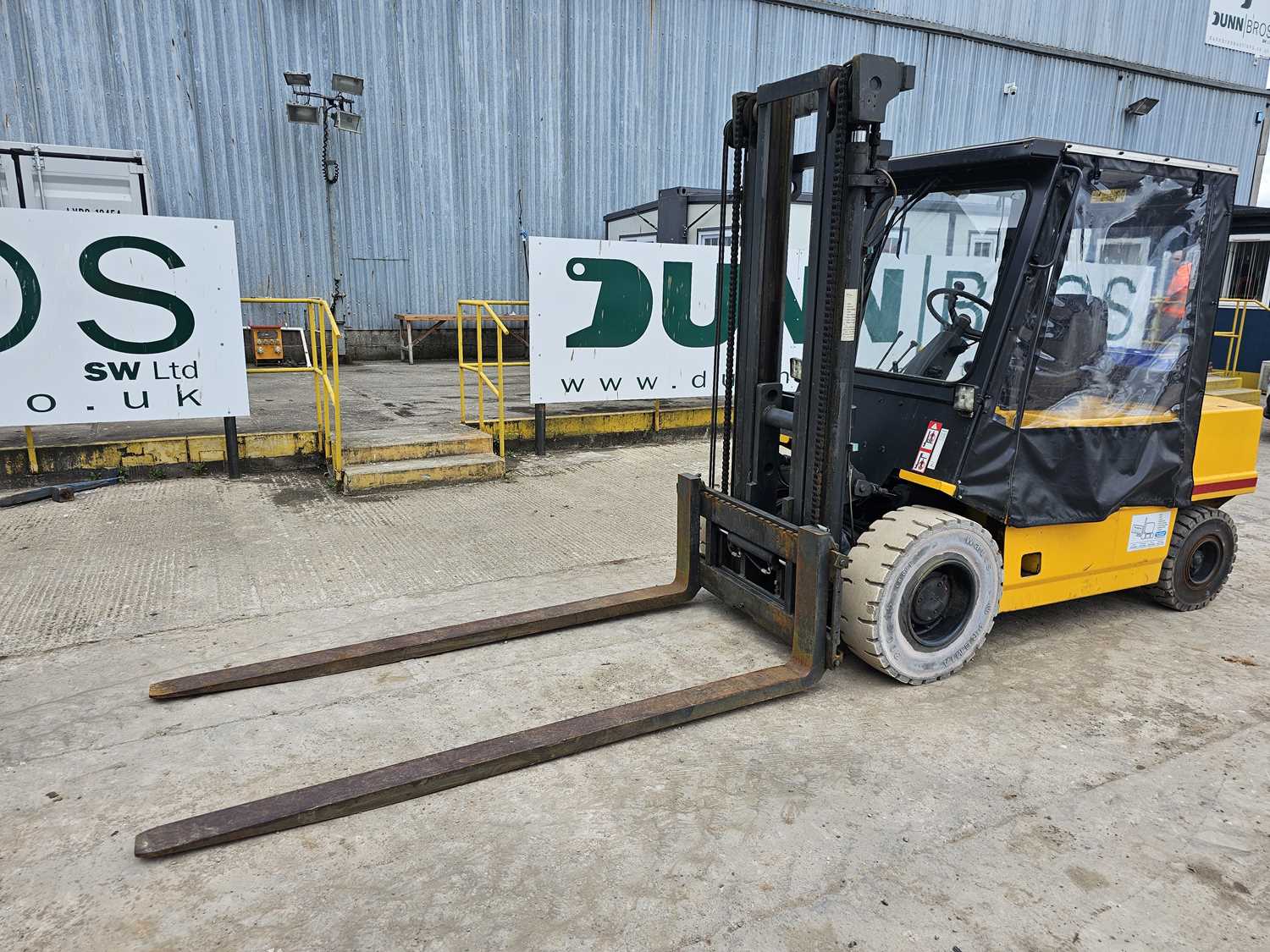 Lot 351 - D150C-500 Diesel Forklift, 2 Stage Mast,