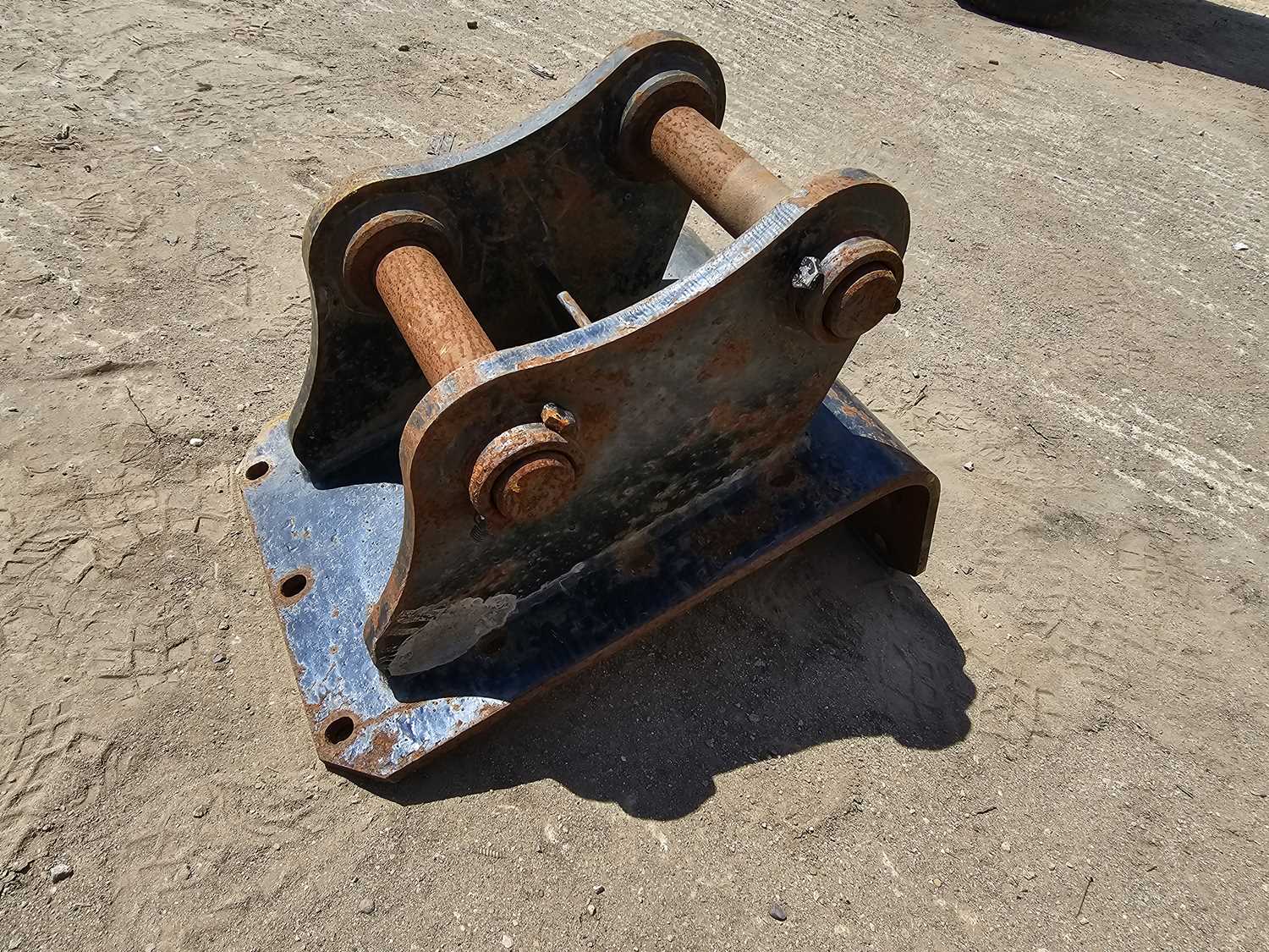 Lot 530 - Head Stock 50mm Pin to suit 6-8 Ton