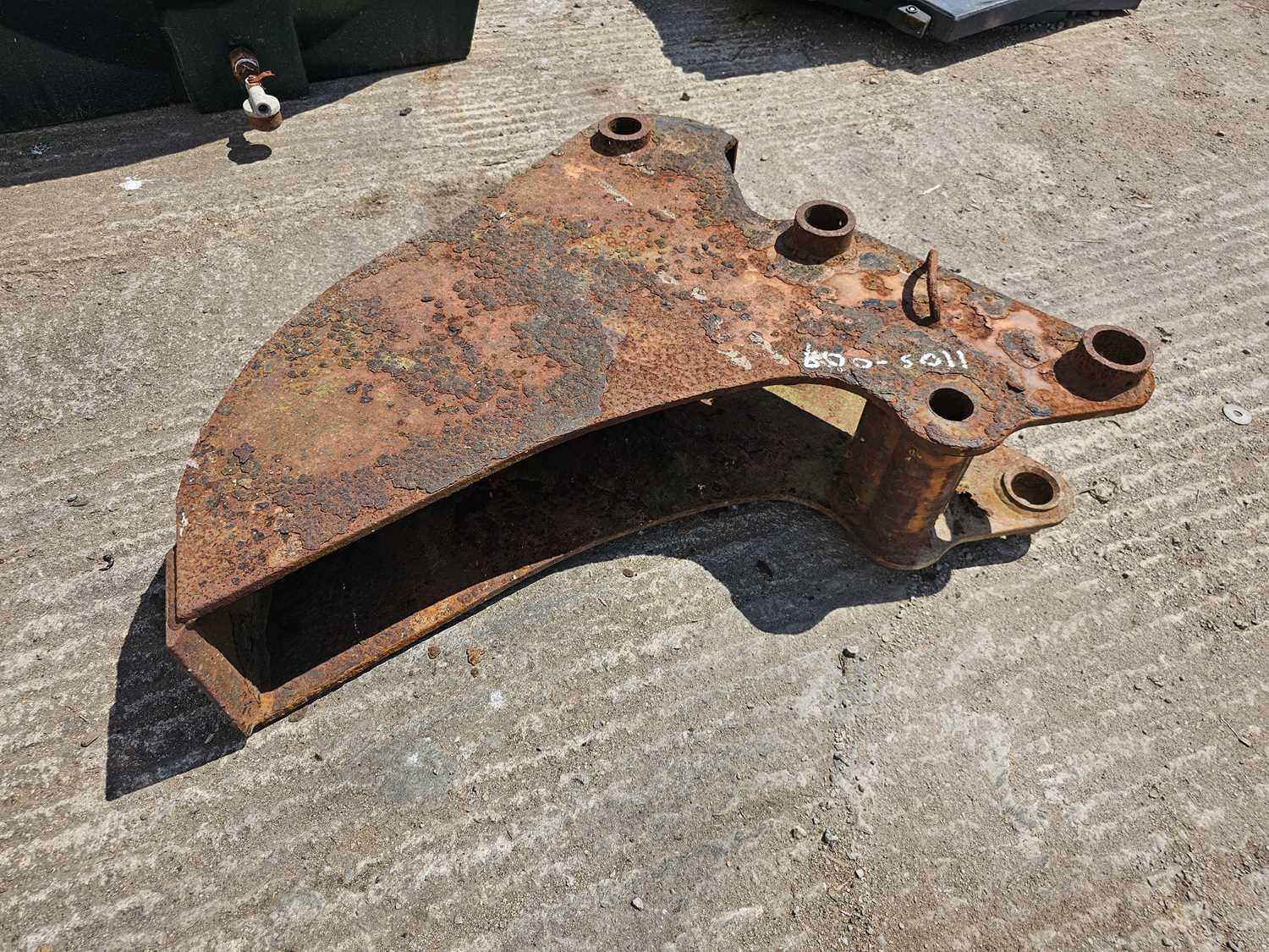 Lot 531 - 9" Clay Bucket 45mm Pin to suit 4-6 Ton