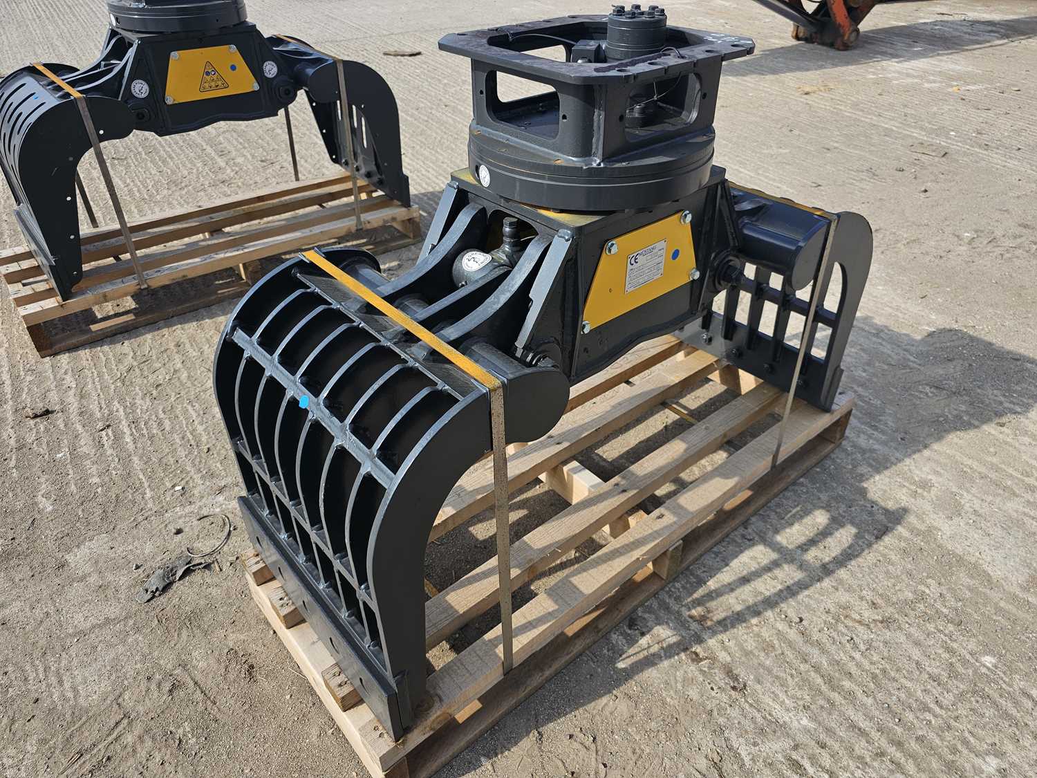 Unused 2024 Mustang GRP250D Hydraulic Rotating