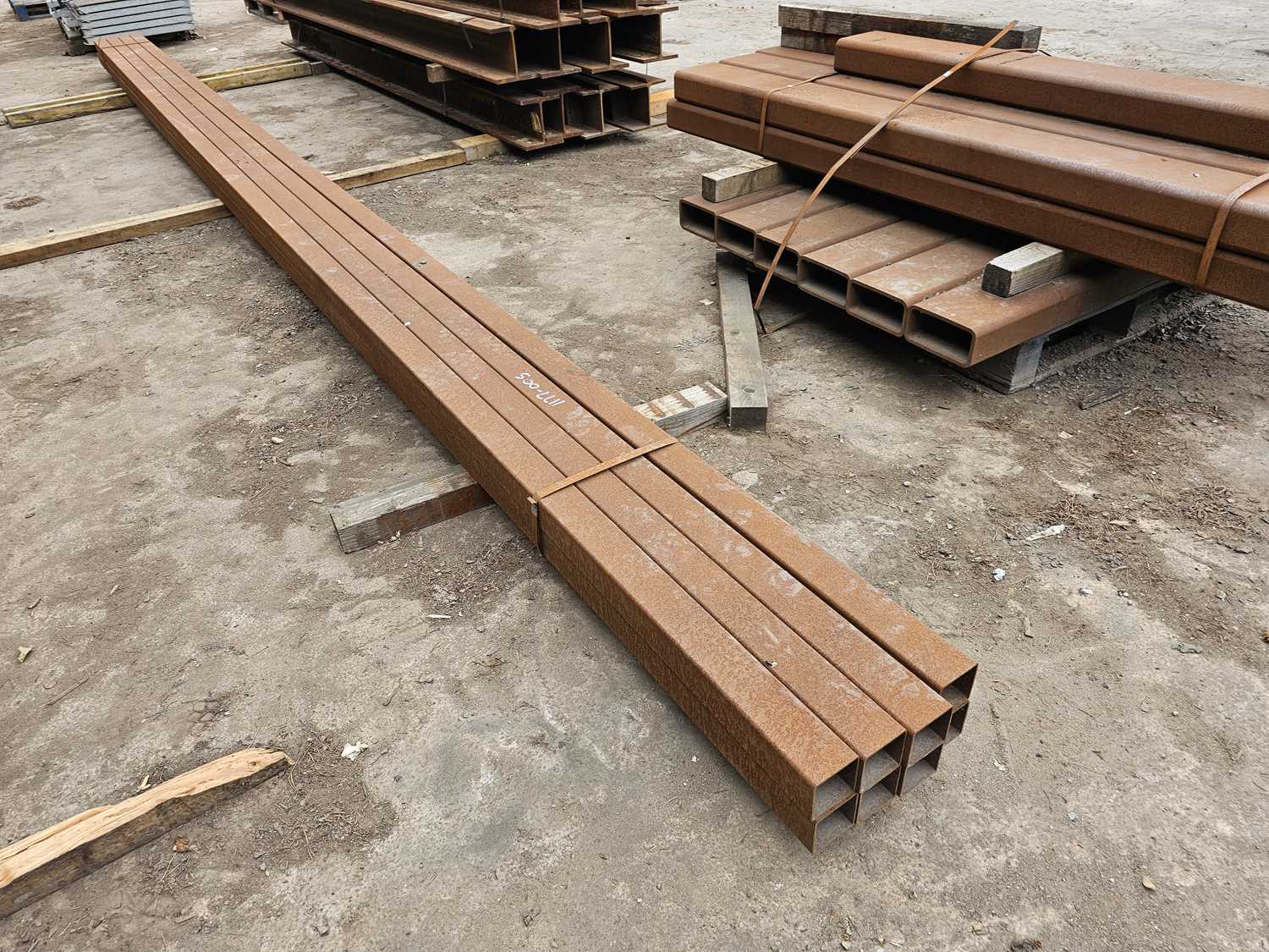 200mm x 100mm x 10mm x 1400-2100mm Steel Box Section